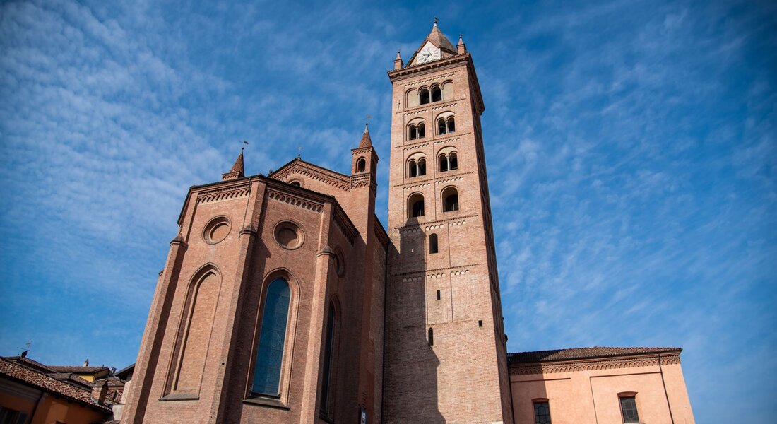 Experiences - Alba Walking Tour - Langhe
