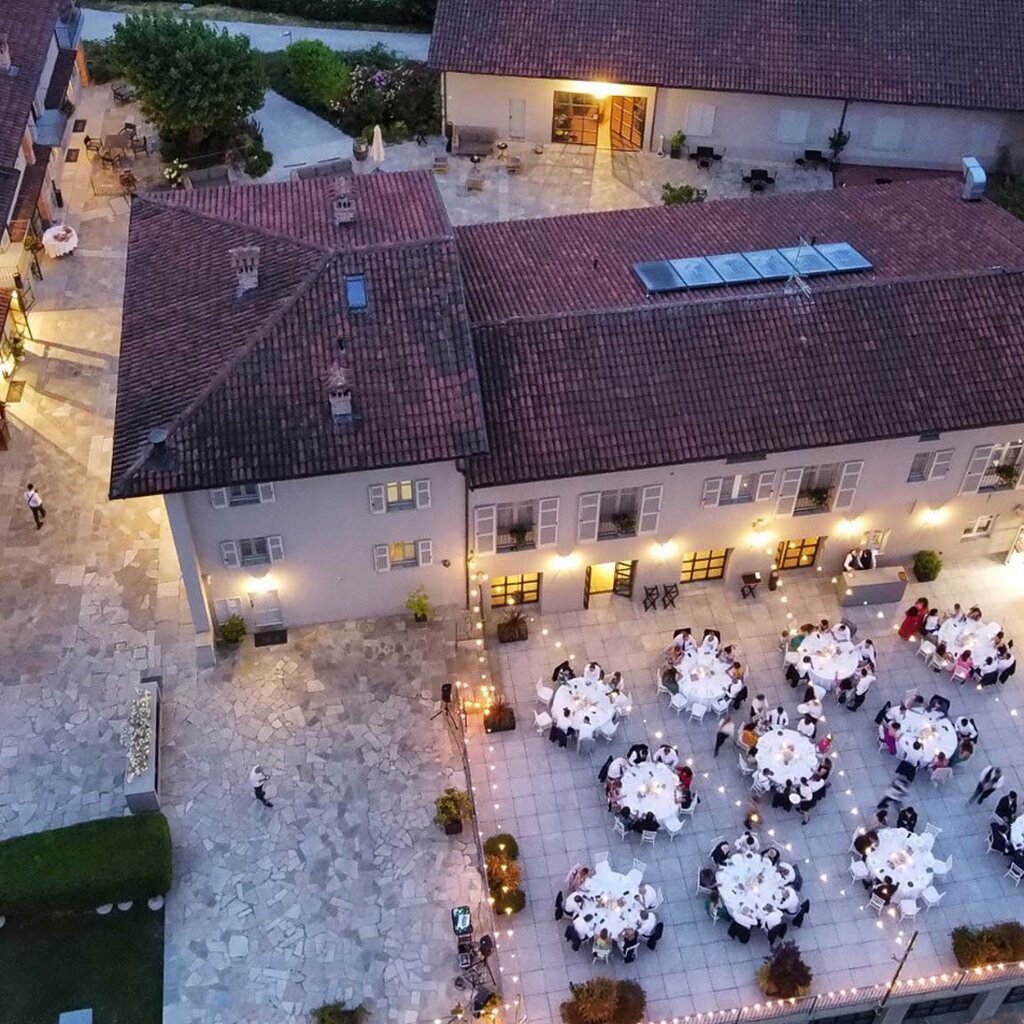 Strutture - Agriturismo - REVA VINO & RESORT - Langhe