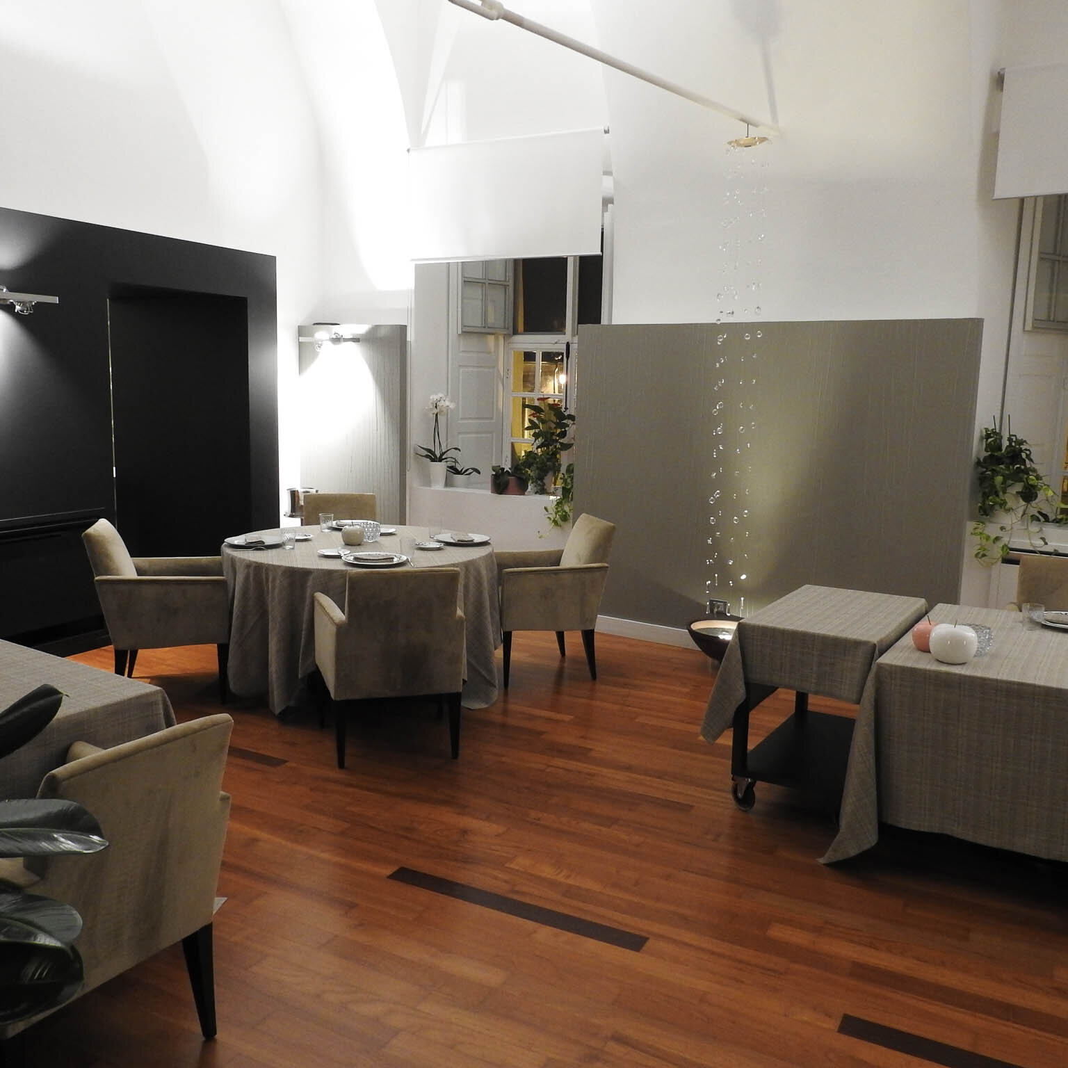 Service for tourists - Restaurant - Le Scuderie Del Castello Di Govone - Ro